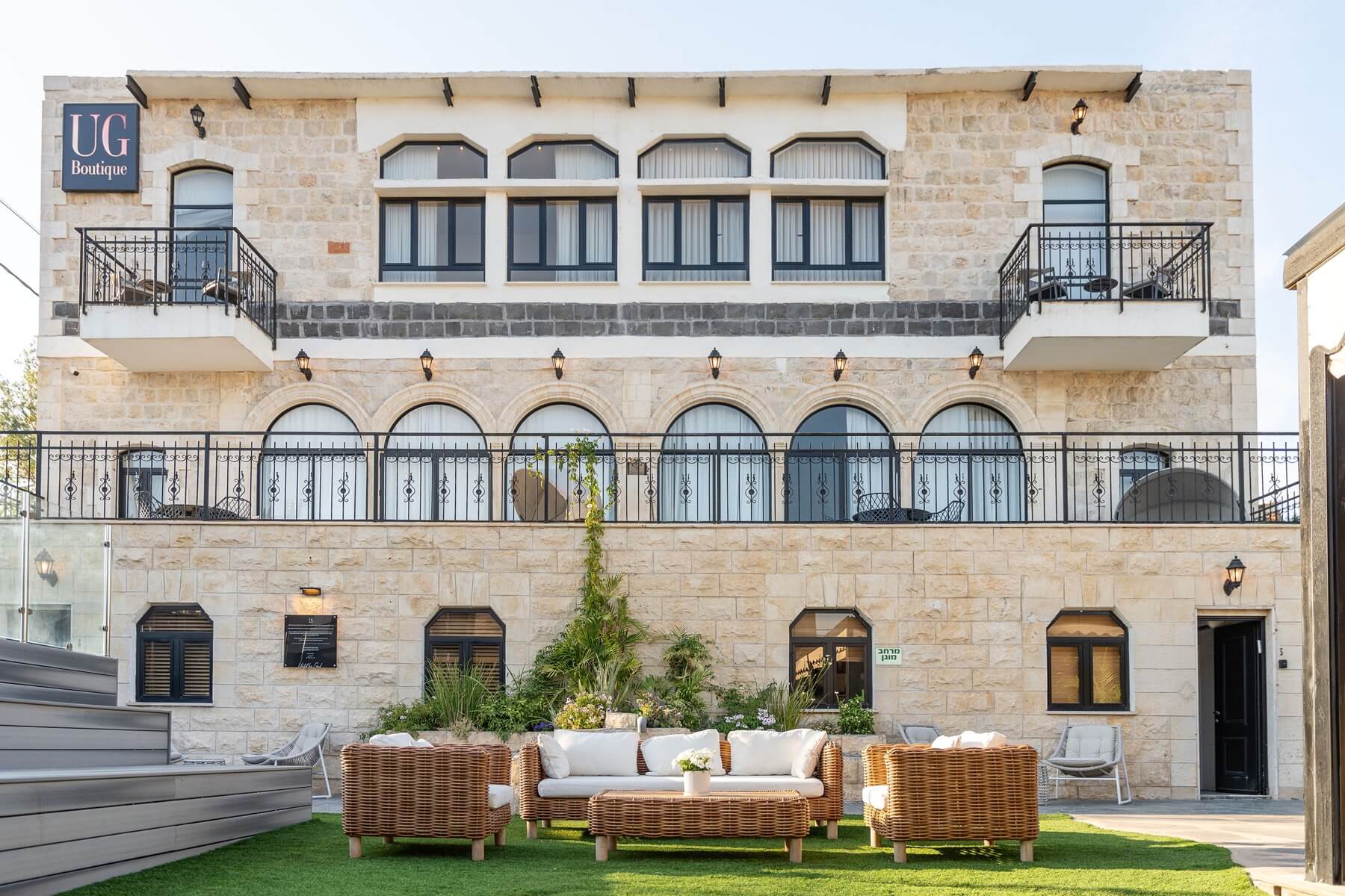 עמוד בית • UG Boutique